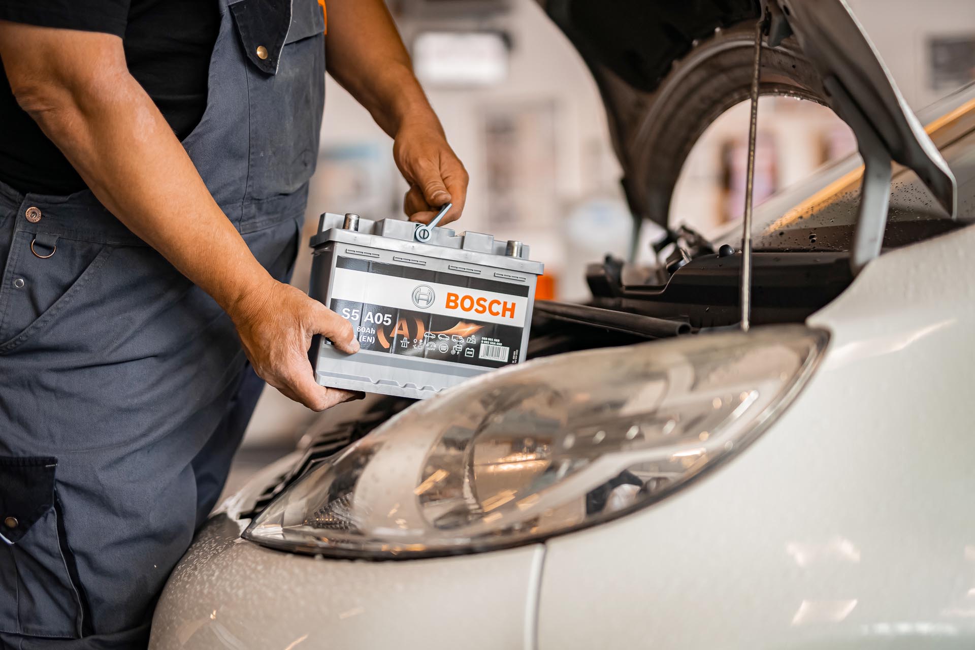 Houd je auto-accu gezond met deze eenvoudige tips | Carteam Autoservice Hem